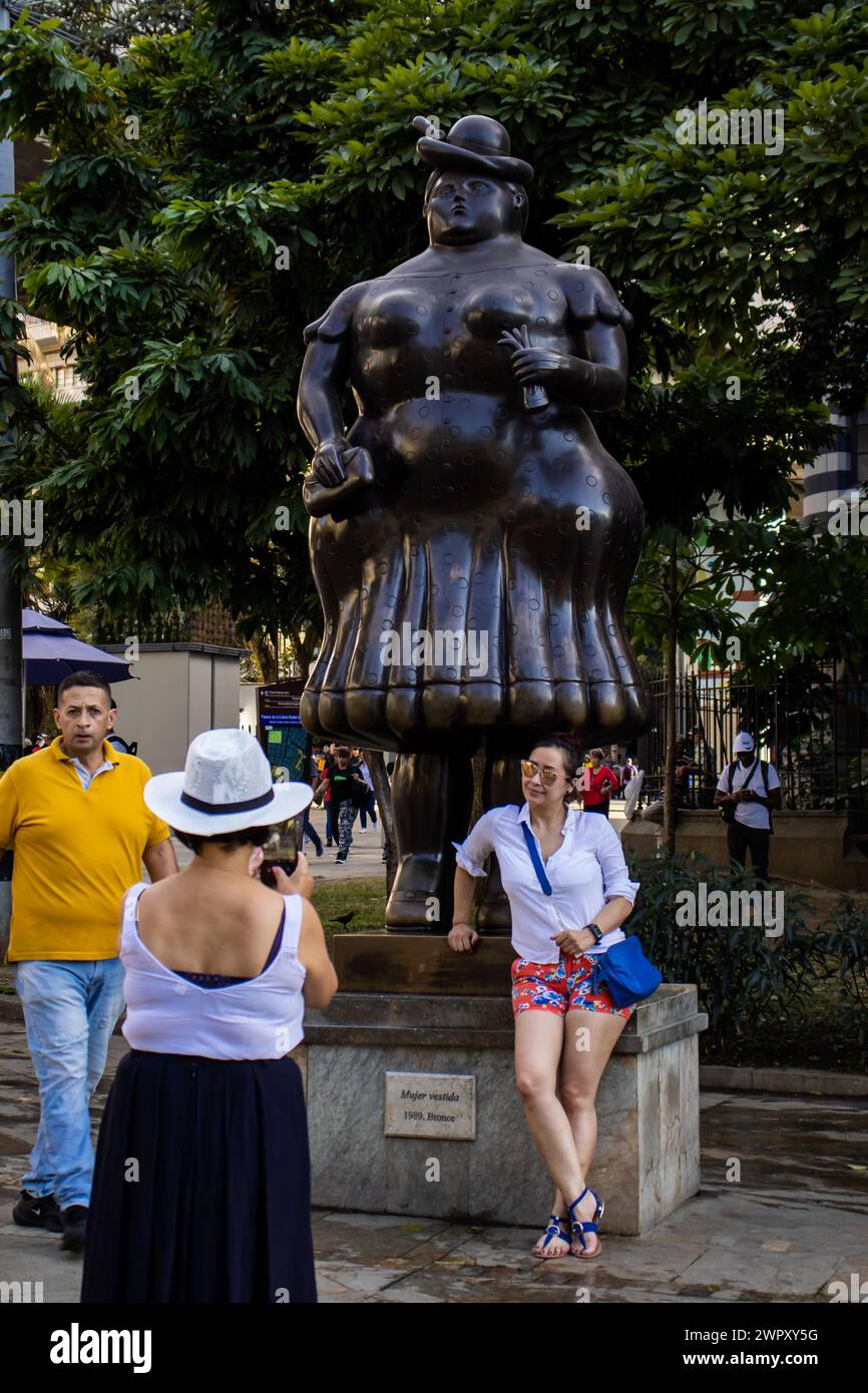 MEDELLIN, COLOMBIA - JANUARY 17, 2024: Tourists visiting the bronze ...