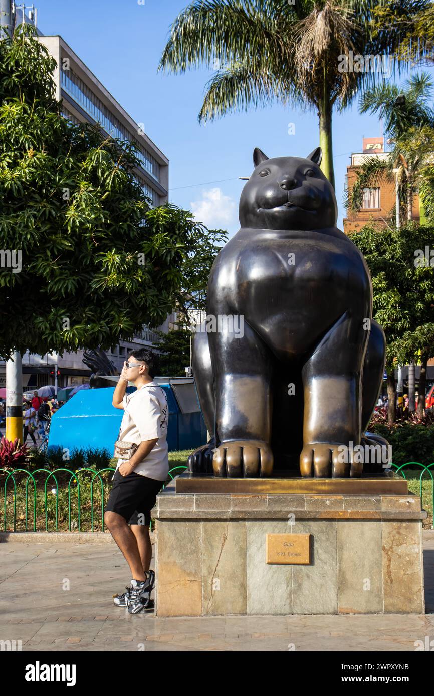 MEDELLIN, COLOMBIA - JANUARY 17, 2024: Cat. Bronze sculptures by the ...