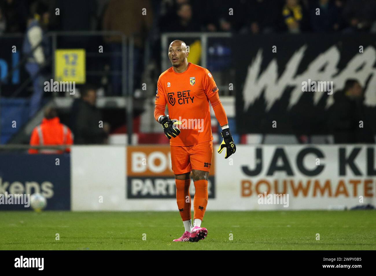 WAALWIJK - Vitesse goalkeeper Eloy Room during the Dutch Eredivisie ...