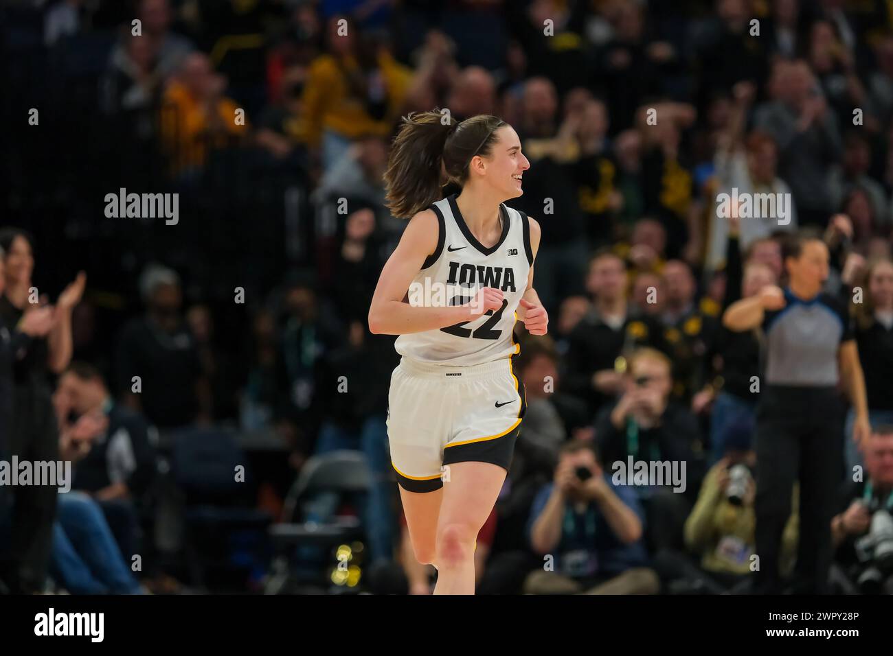 Caitlin clark celebrates hi-res stock photography and images - Alamy