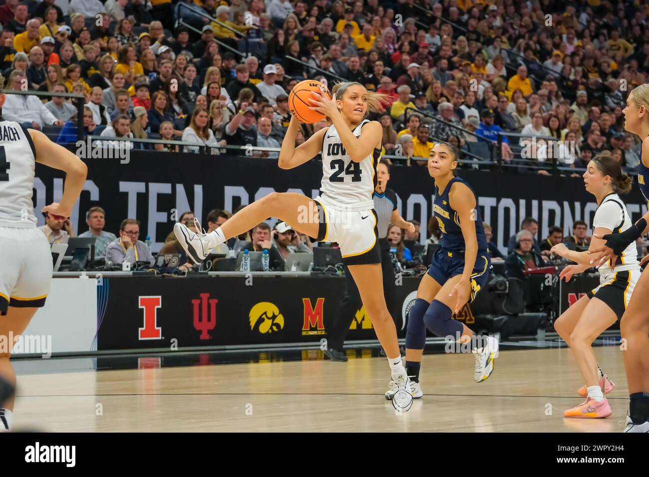 Minneapolis, Minnesota, USA. 9th Mar, 2024. Iowa Hawkeyes guard GABBIE ...