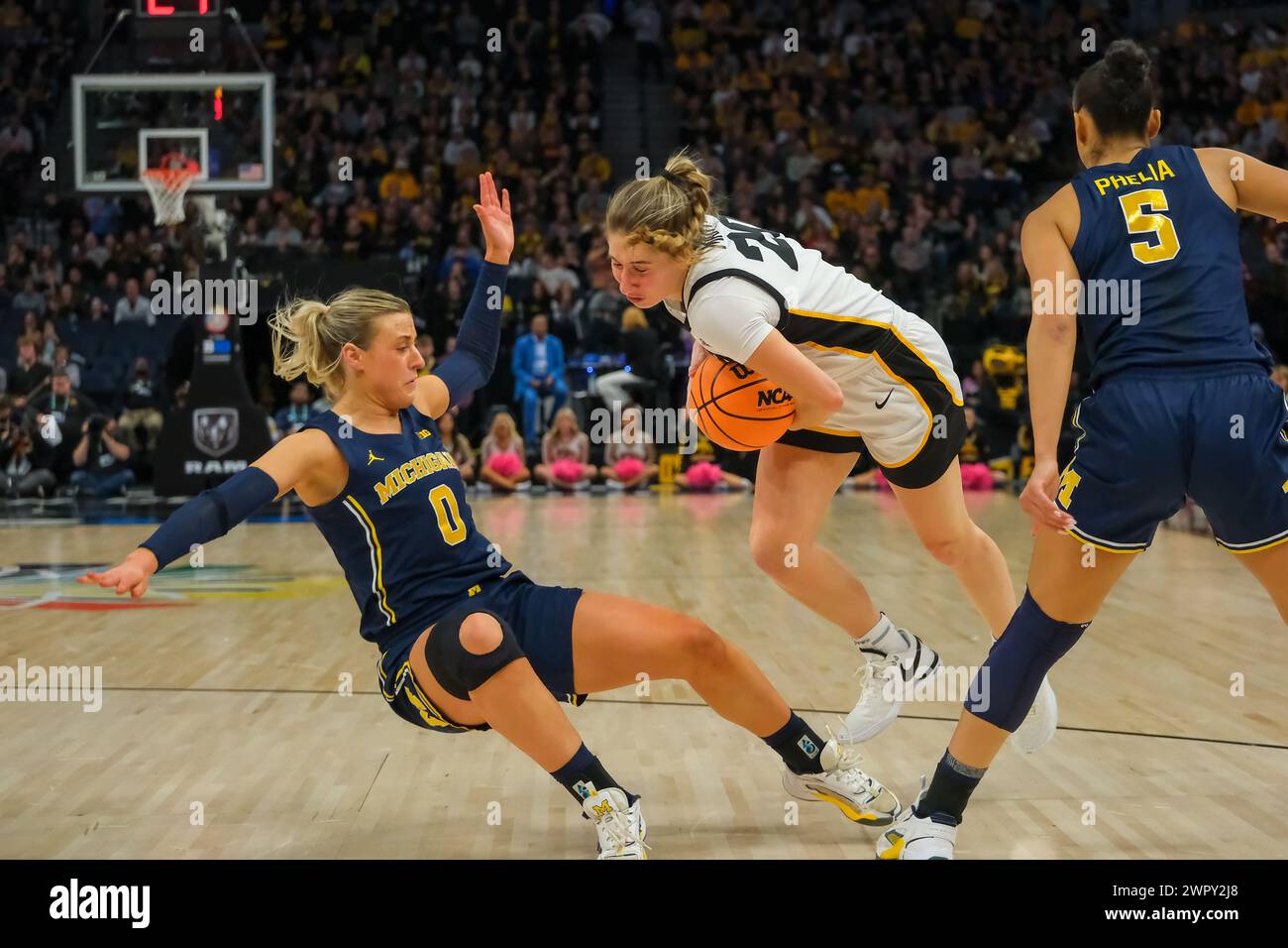 Minneapolis, Minnesota, USA. 9th Mar, 2024. Iowa Hawkeyes guard KATE ...