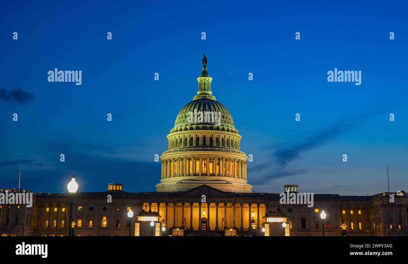 Capitol building at night. U.S. Capitol historical photos. Capitol Hill ...