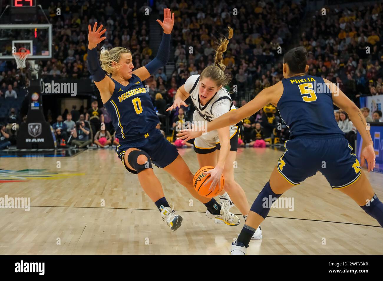 Minneapolis, Minnesota, USA. 9th Mar, 2024. Iowa Hawkeyes guard KATE ...