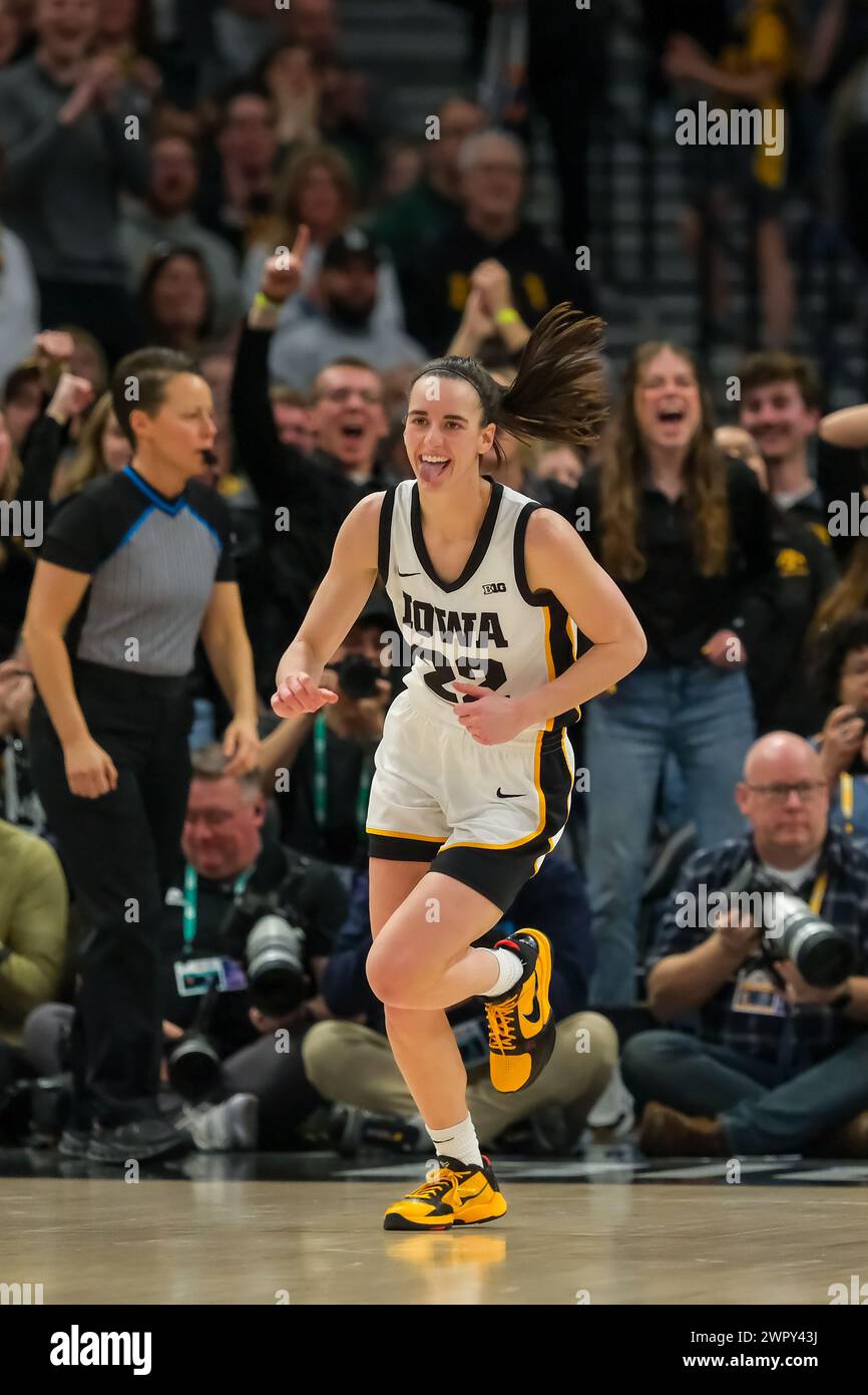 Caitlin clark celebrates hi-res stock photography and images - Alamy