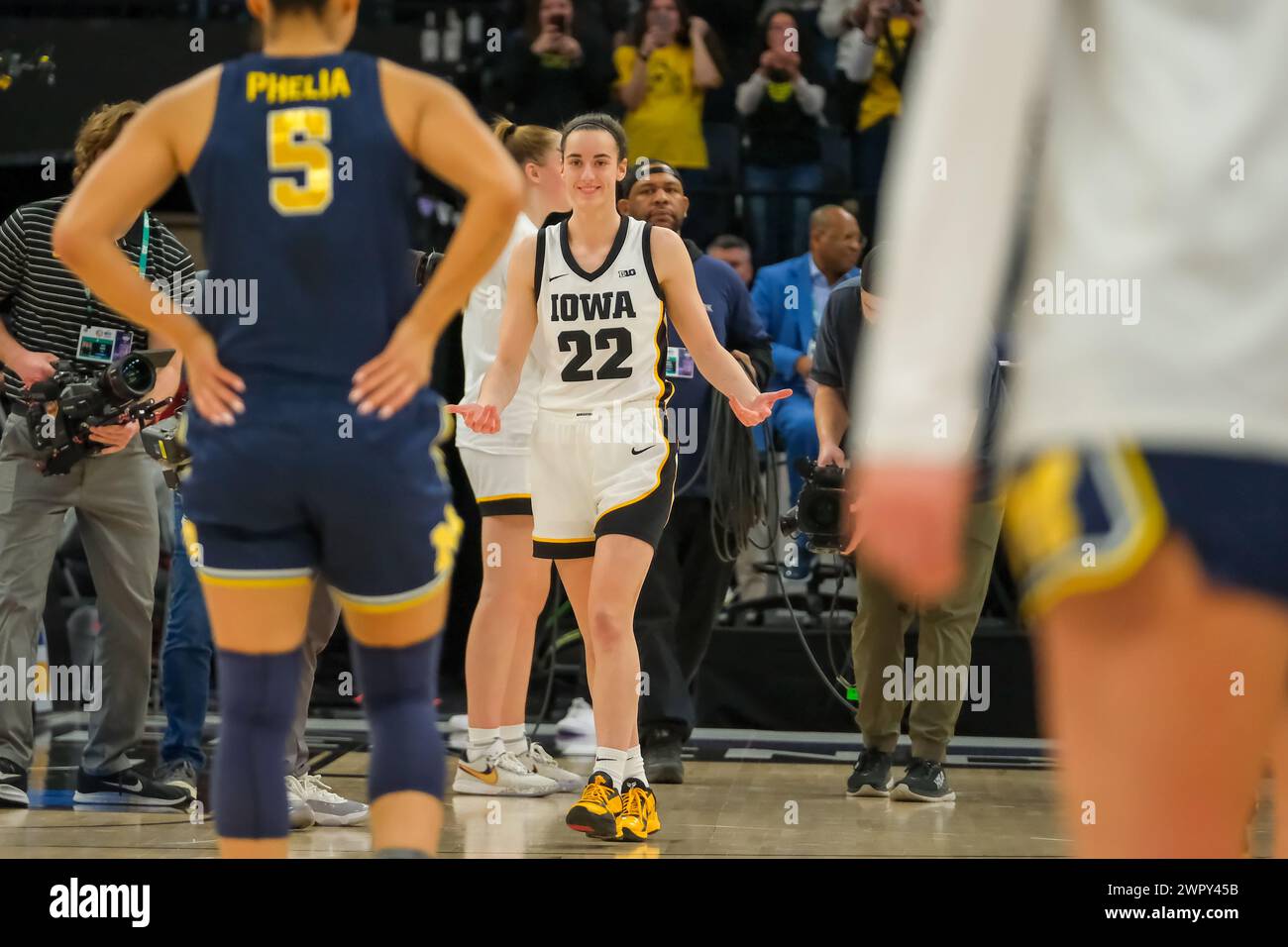 Minneapolis, Minnesota, USA. 9th Mar, 2024. Iowa Hawkeyes guard CAITLIN ...
