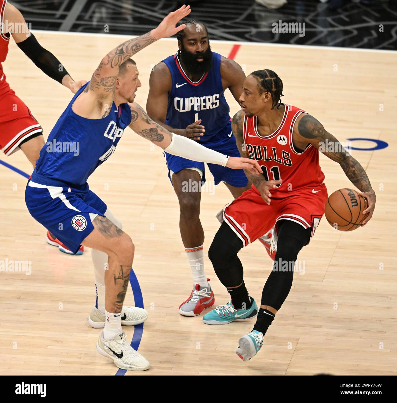 LOS ANGELES, CA - MARCH 09: LA Clippers center Daniel Theis (10) and ...
