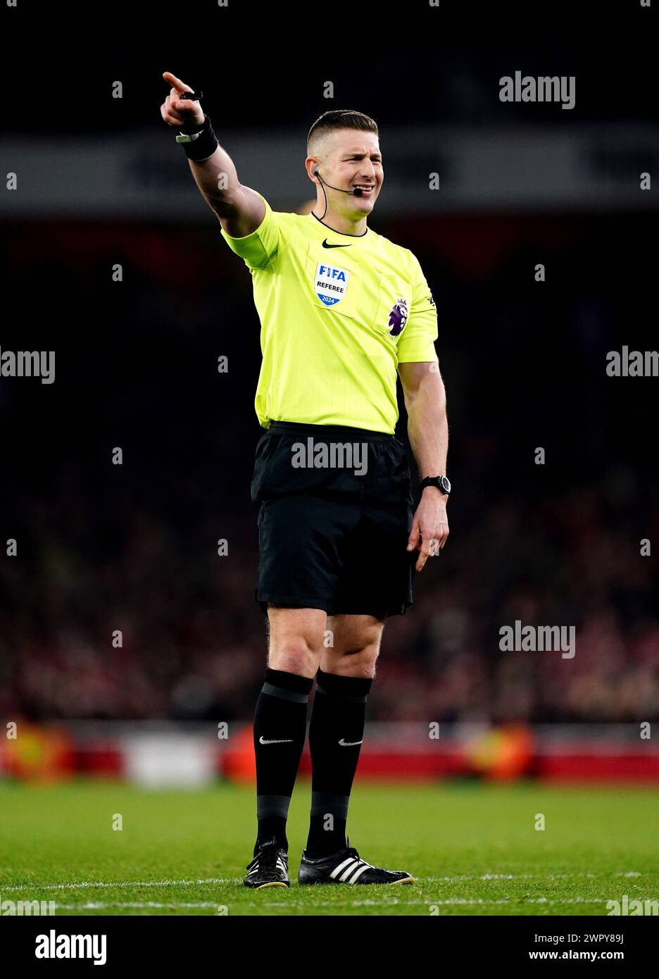 Robert jones referee hi-res stock photography and images - Alamy