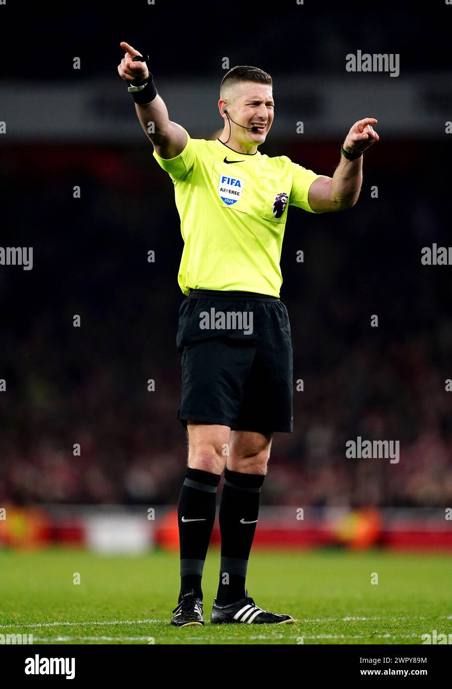 Robert jones referee hi-res stock photography and images - Alamy