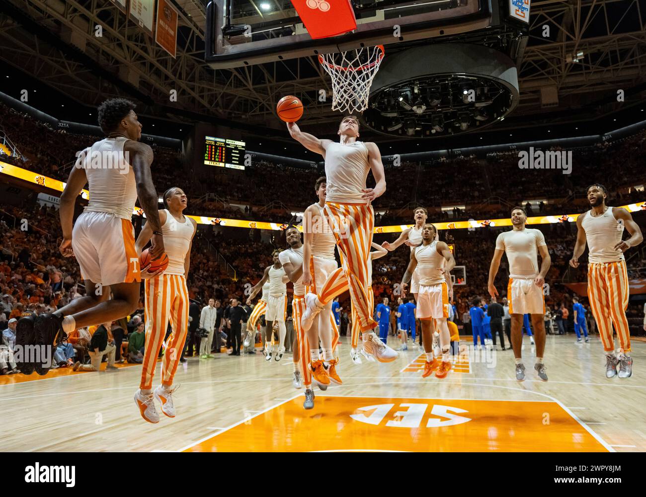 KNOXVILLE, TN - MARCH 09: Tennessee Volunteers guard Dalton Knecht (3 ...