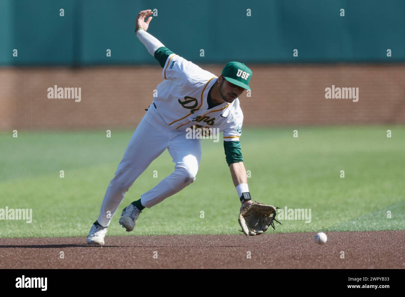 University of San Francisco infielder Linden Reaburn (32) fields the ...