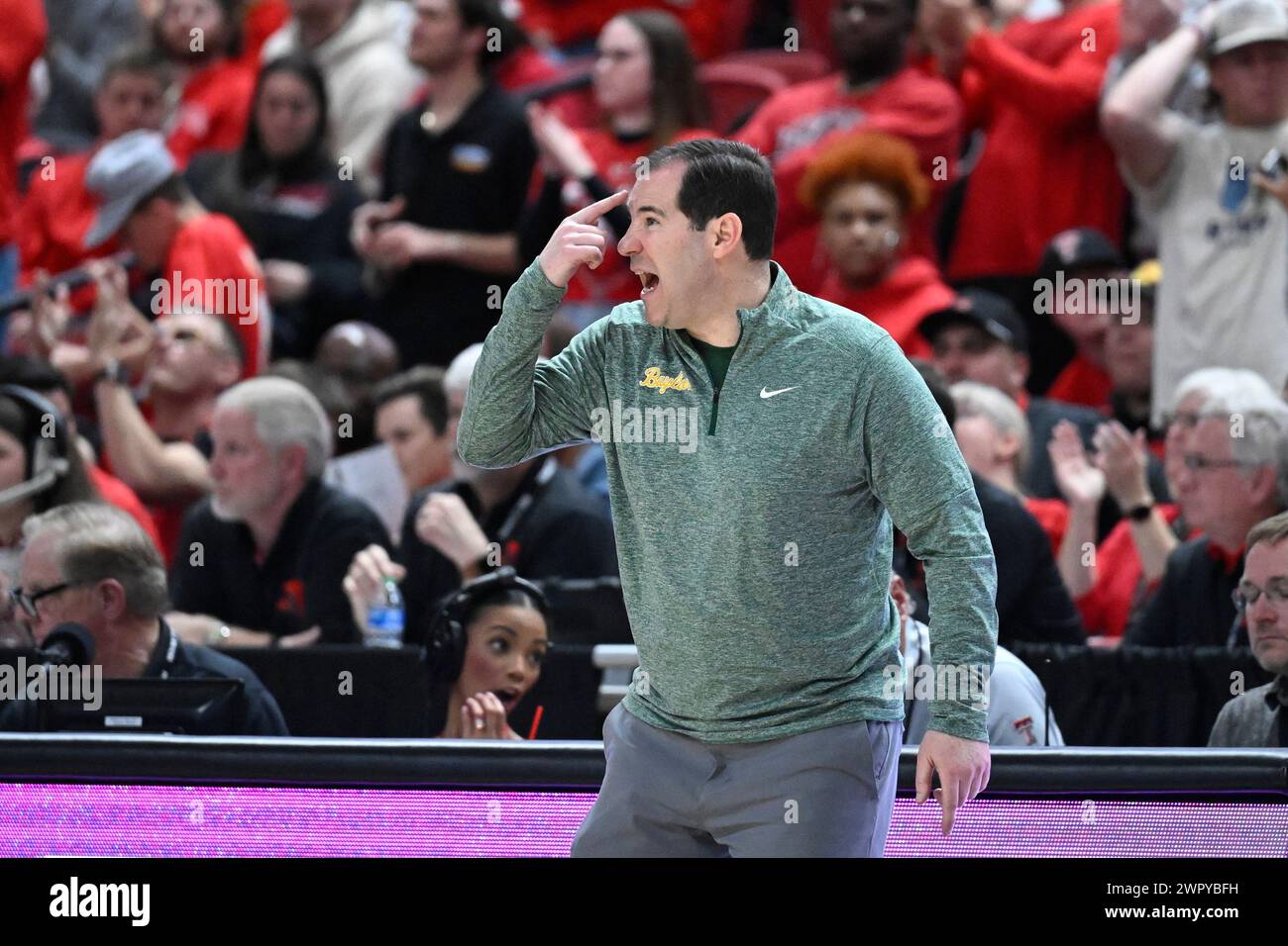 Baylor head coach Scott Drew signals players during the second half of ...