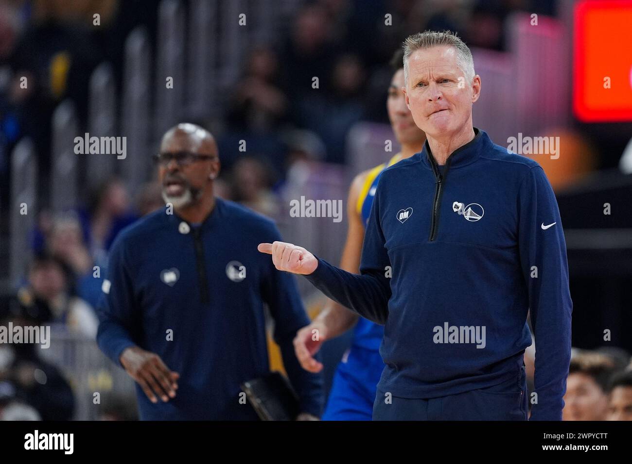 Golden State Warriors coach Steve Kerr gestures during the first half ...