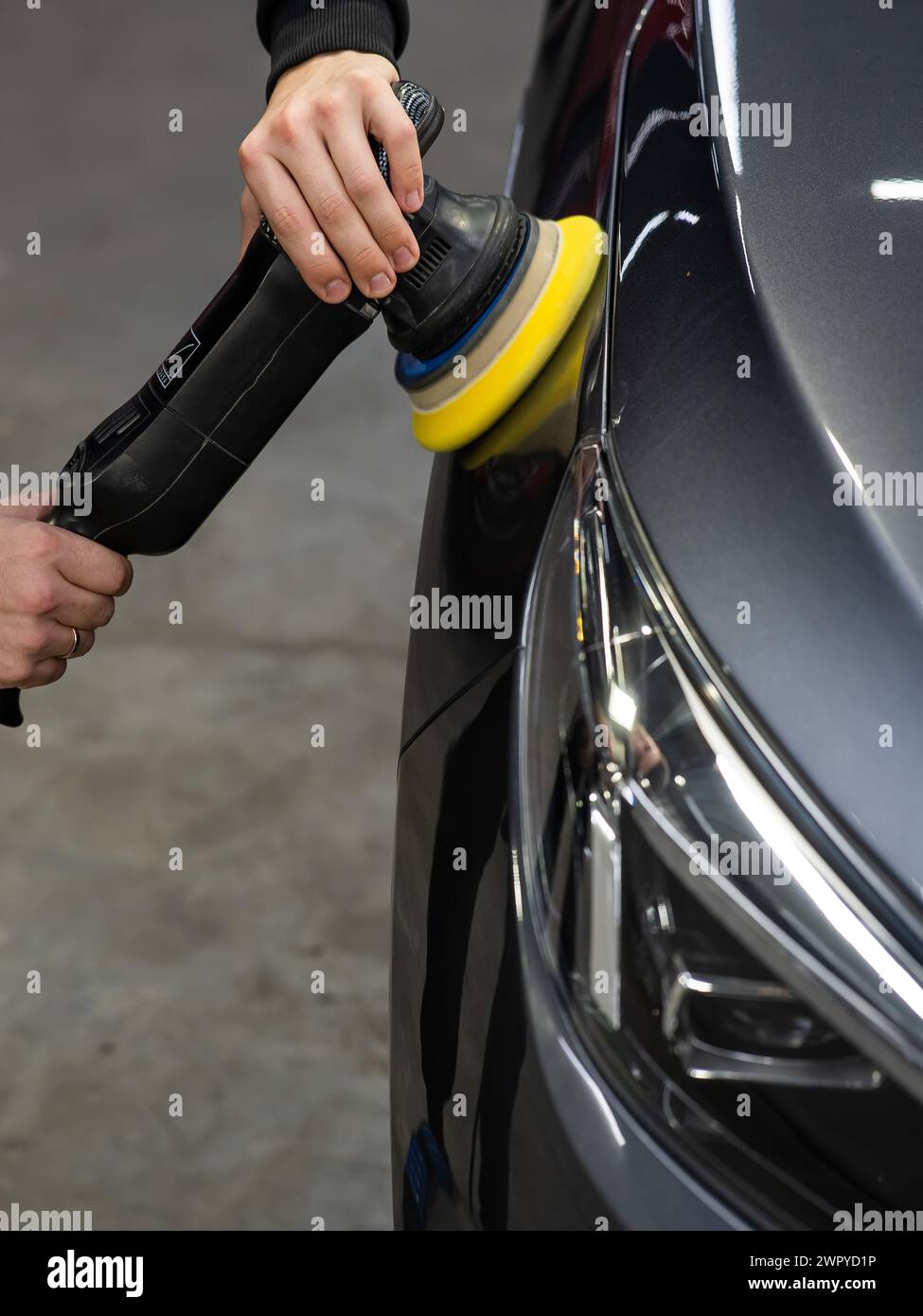 A master polishes the surface of a car body Stock Photo - Alamy