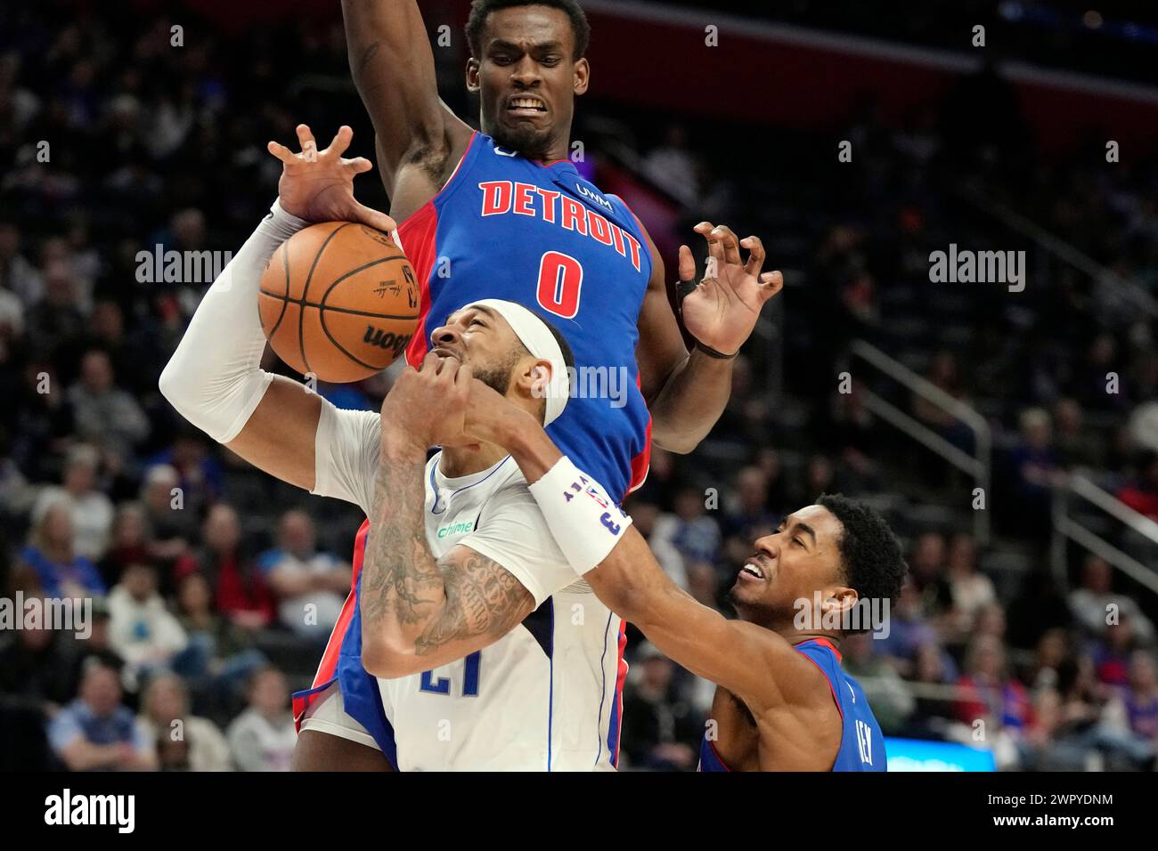 Dallas Mavericks center Daniel Gafford (21) is fouled by Detroit ...