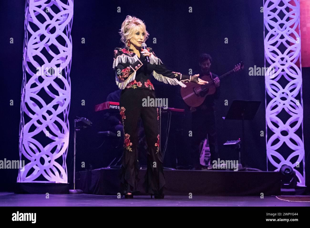 Dolly Parton appears on stage at Dollywood's Season Passholder and ...