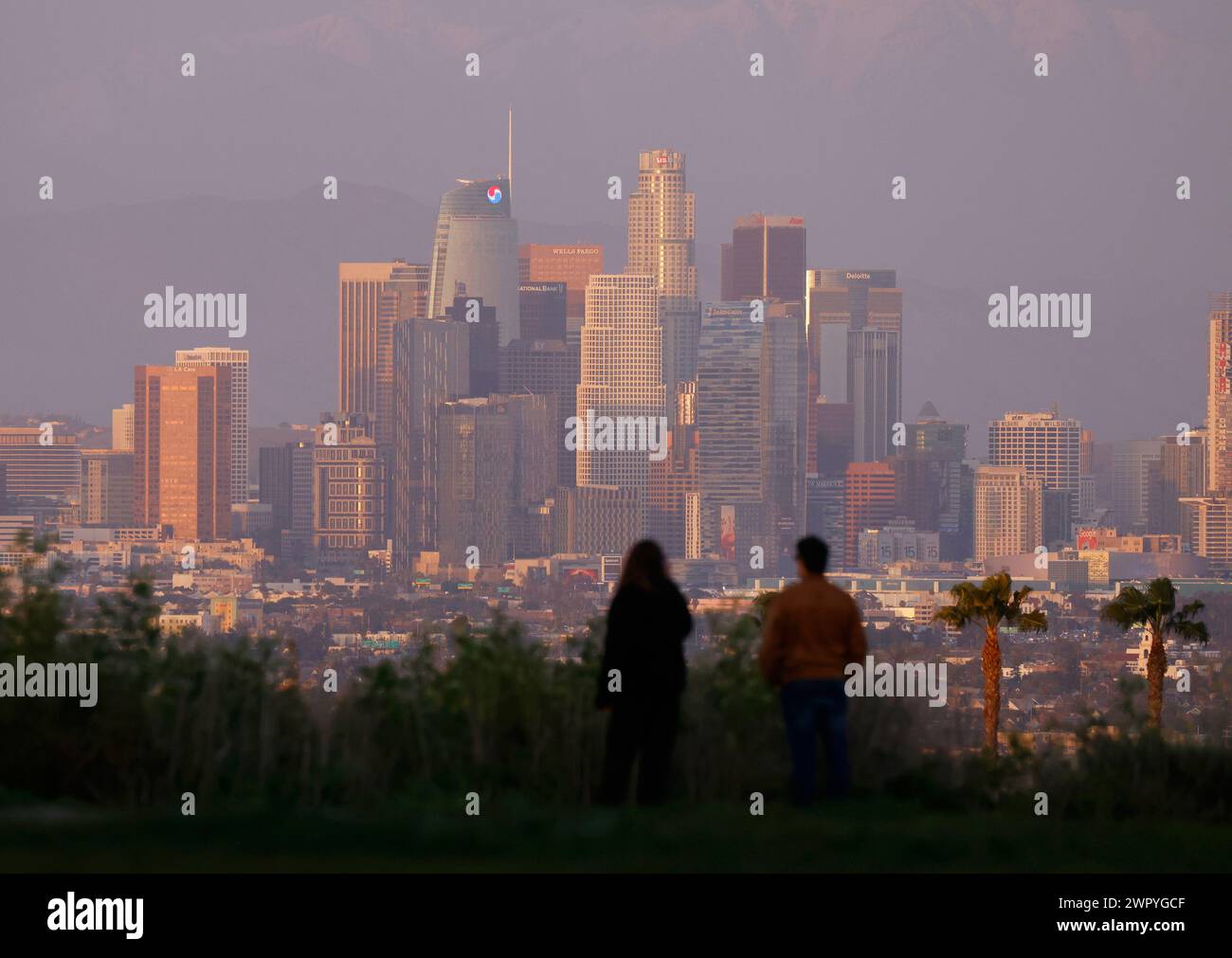 Los angeles downtown skyline 2024 hi-res stock photography and images ...