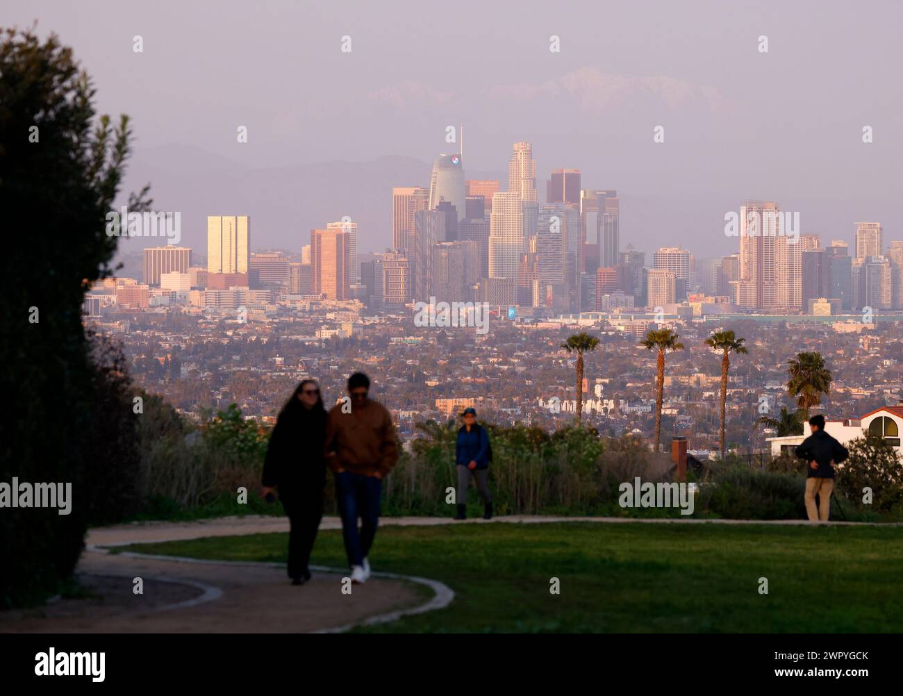 Los angeles downtown skyline 2024 hi-res stock photography and images ...