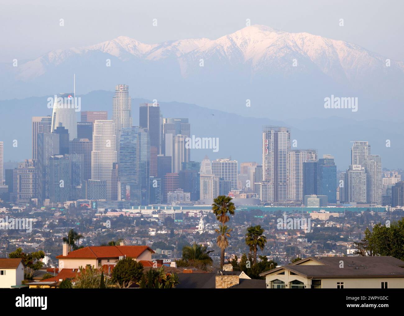 Los angeles downtown skyline 2024 hi-res stock photography and images ...