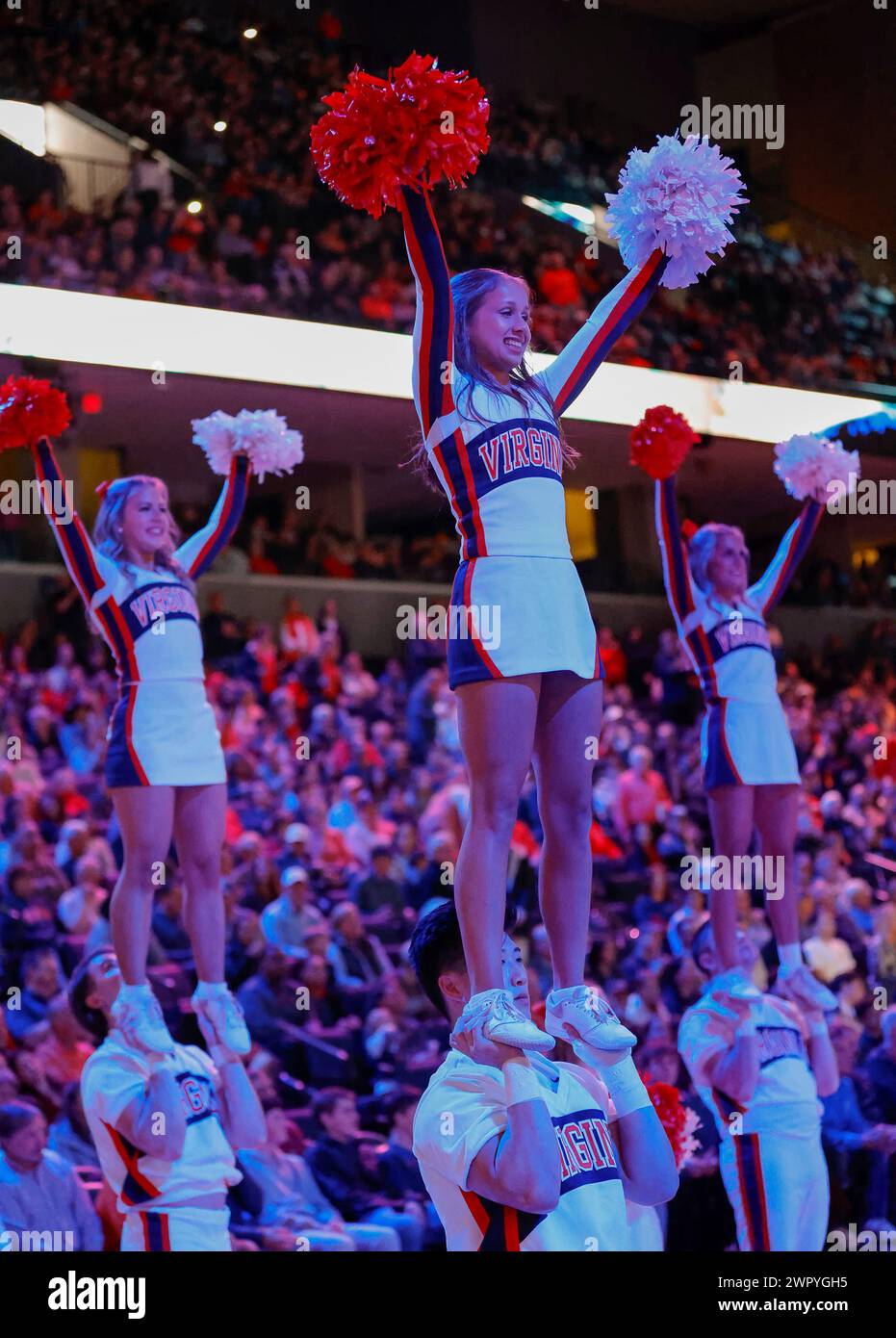 Virginia tech cheerleaders hi-res stock photography and images - Alamy