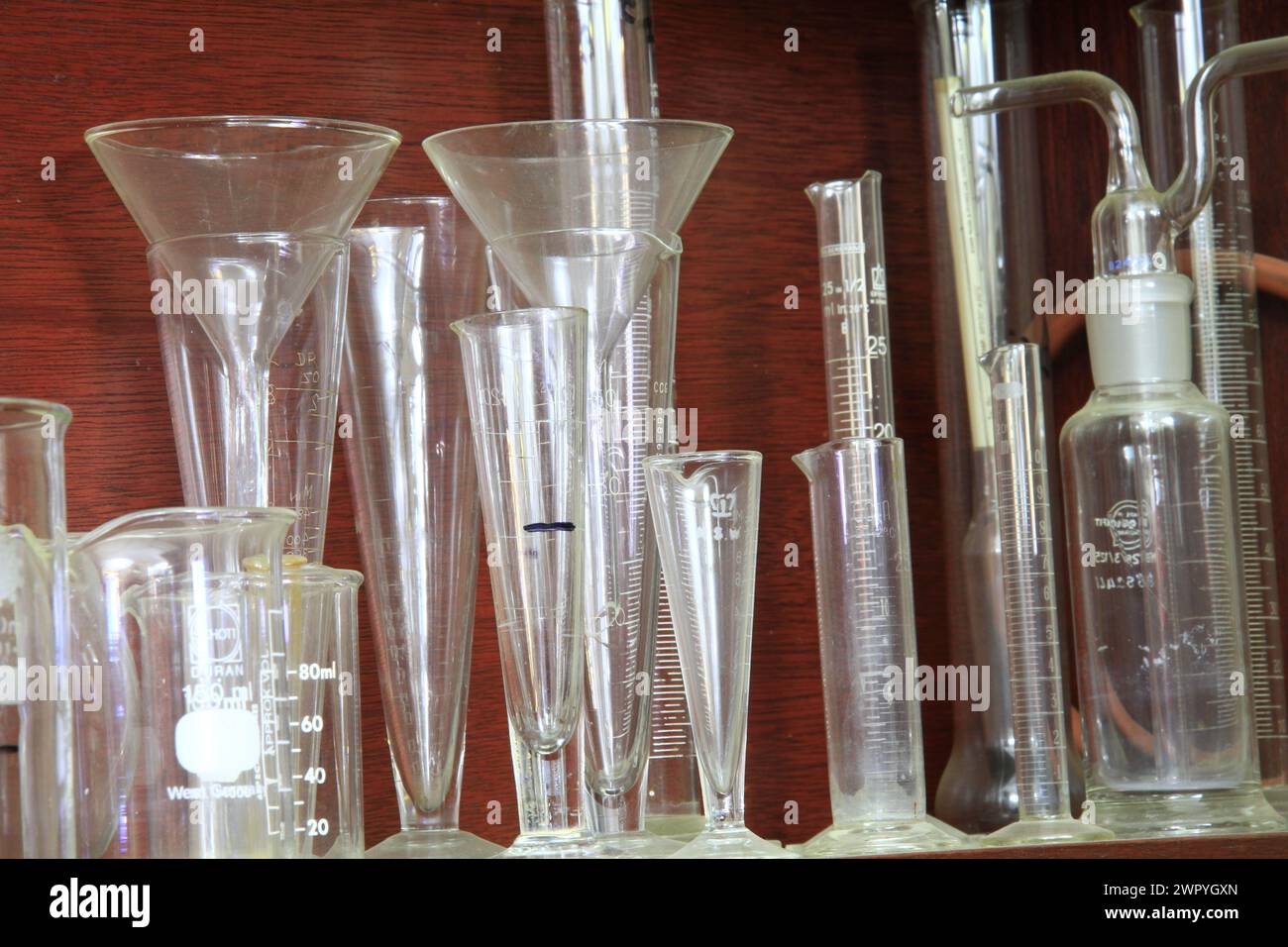 Chemical glassware hi-res stock photography and images - Alamy