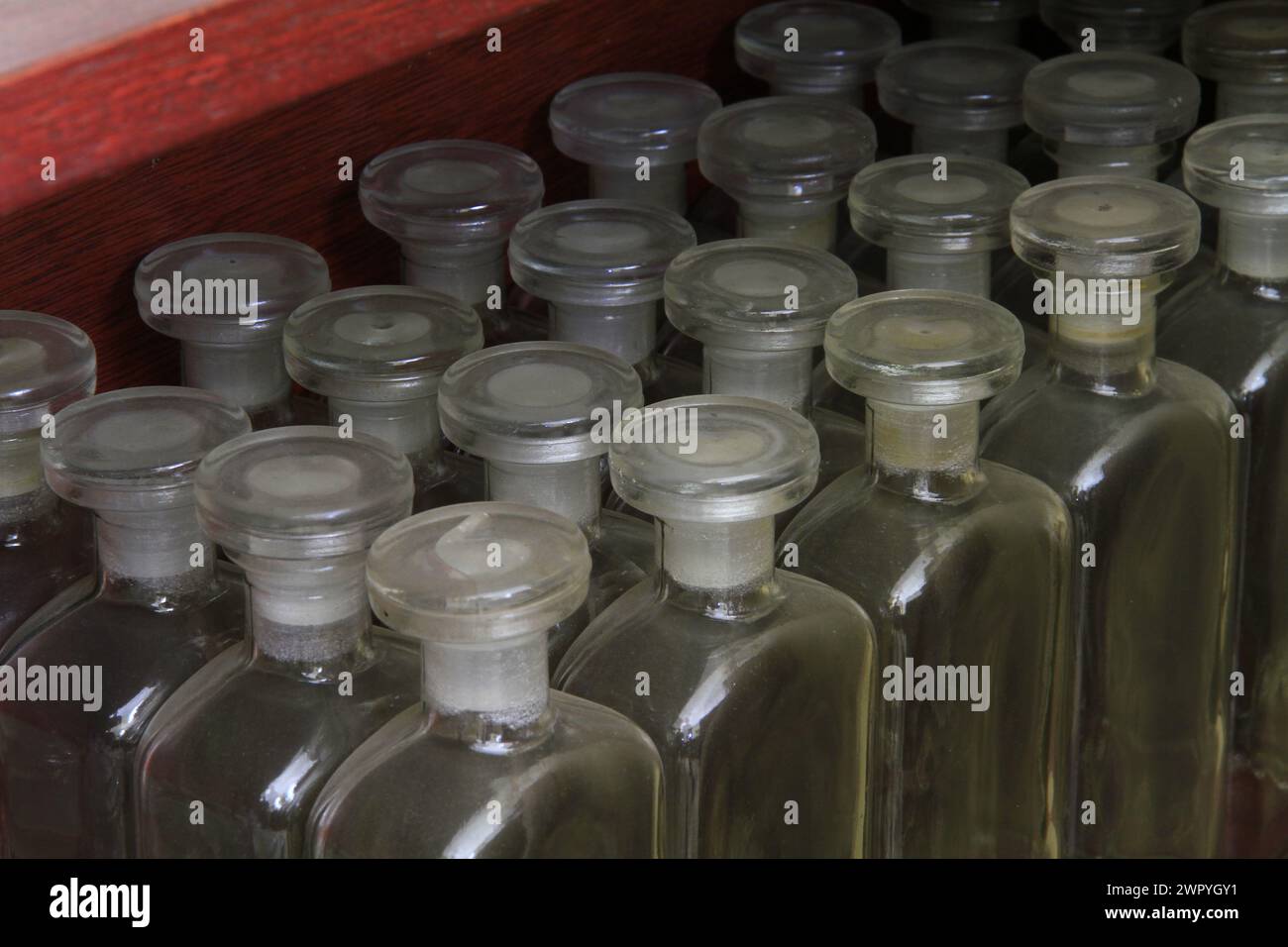Chemical reagent bottles hi-res stock photography and images - Alamy