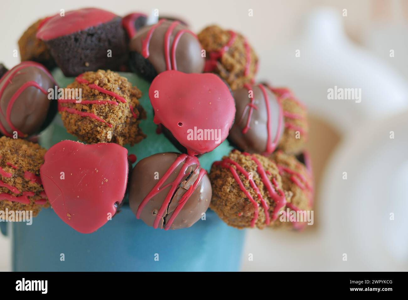 Pile of candy hearts hi-res stock photography and images - Alamy