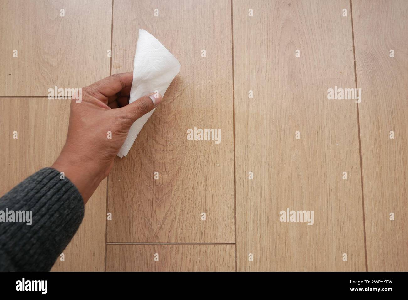 A man's hand washing the floor with a tissue Stock Photo - Alamy