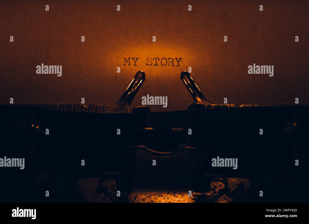 Typing a story hi-res stock photography and images - Alamy