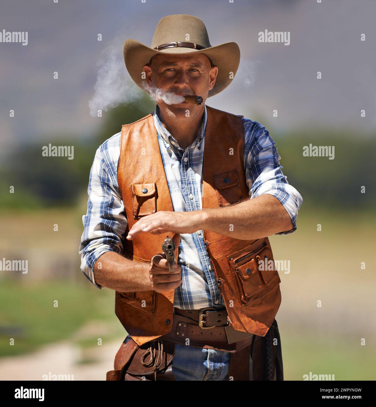 Western gunslinger hi-res stock photography and images - Alamy