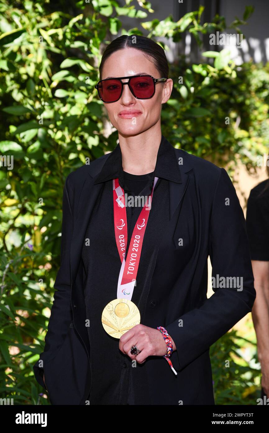 Beverly Hills, USA. 09th Mar, 2024. Ellie Marks walking on the red ...