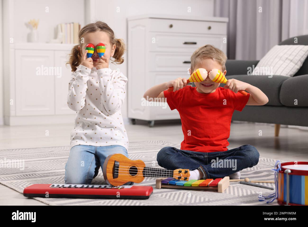 Children playing band instruments hi-res stock photography and images ...