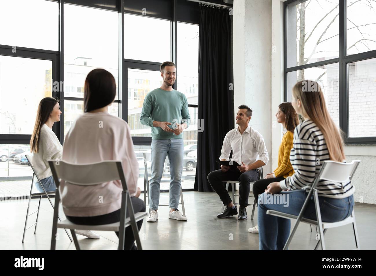 Working visit group of people hi-res stock photography and images - Alamy