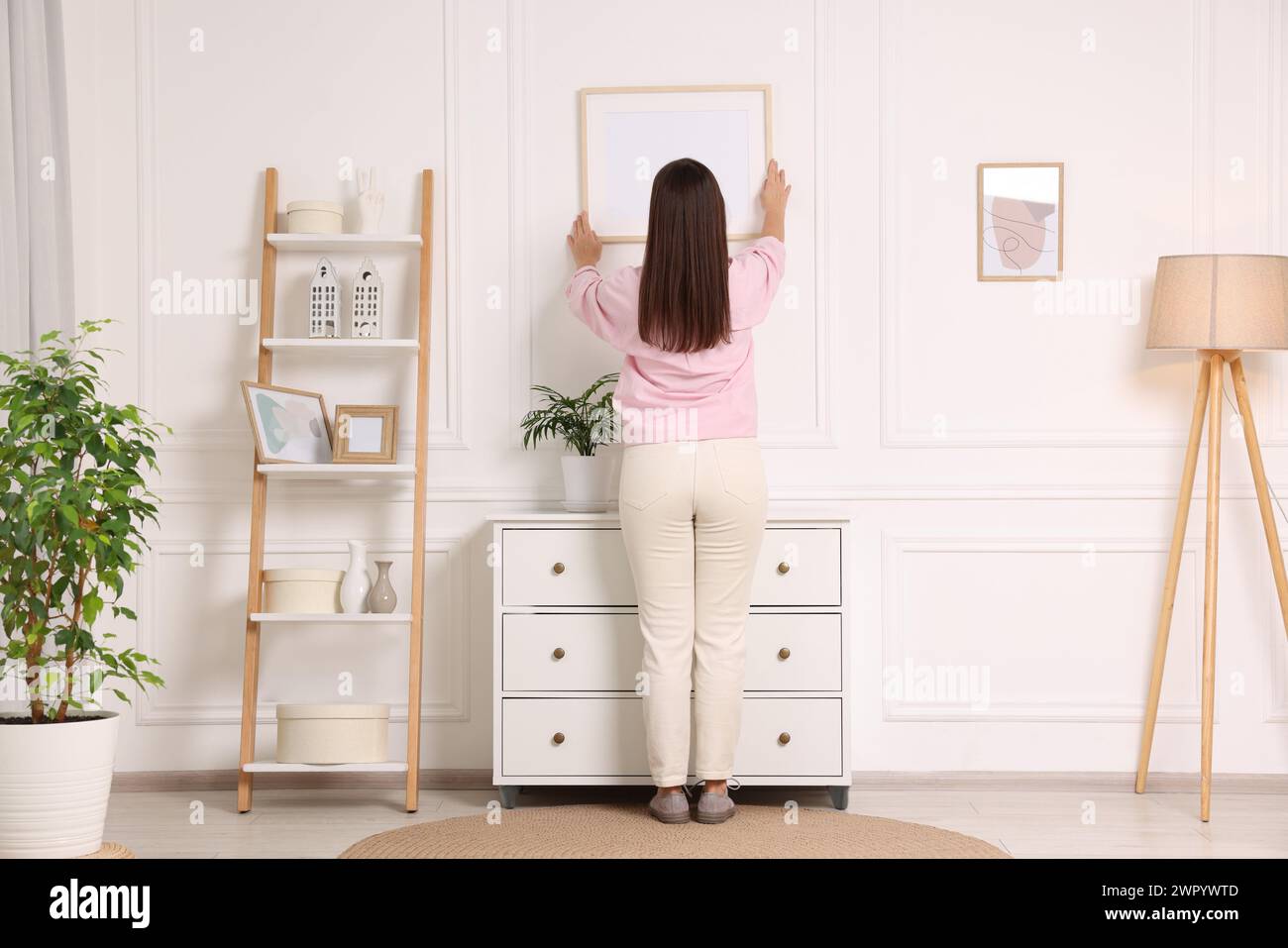 Picture frame back view hi-res stock photography and images - Alamy