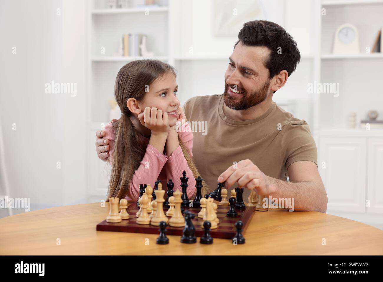 Father daughter playing chess home hi-res stock photography and images ...