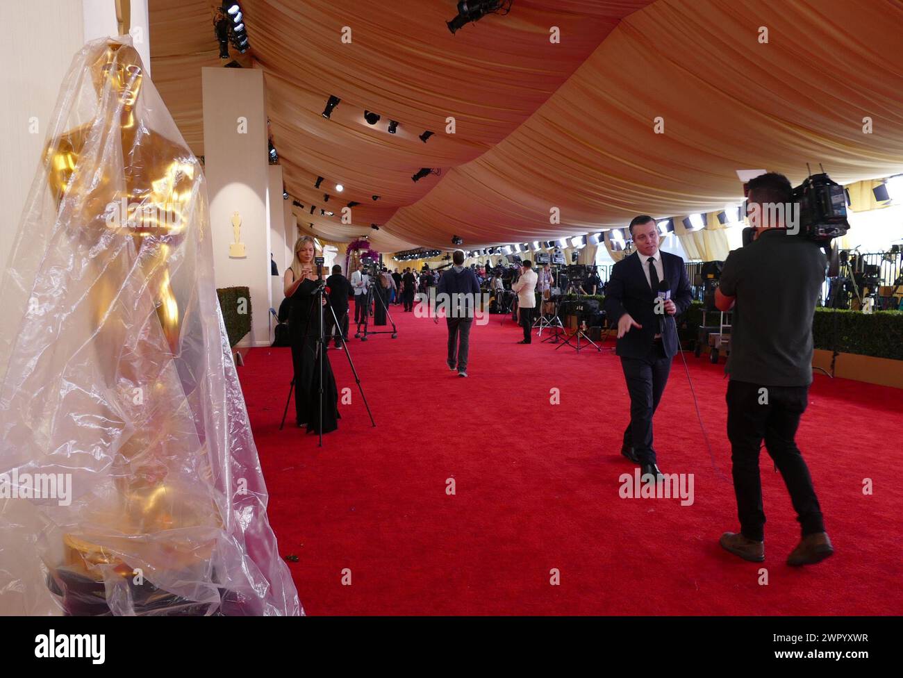 Los Angeles, USA. 09th Mar, 2024. Final preparations on the red carpet ...