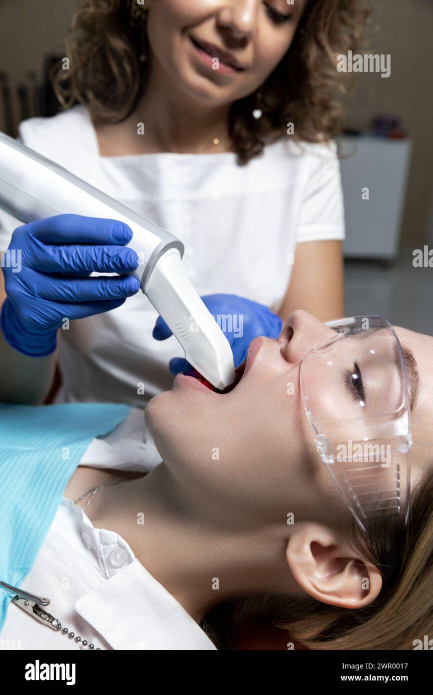 Dentist using 3d dental intraoral hi-res stock photography and images ...
