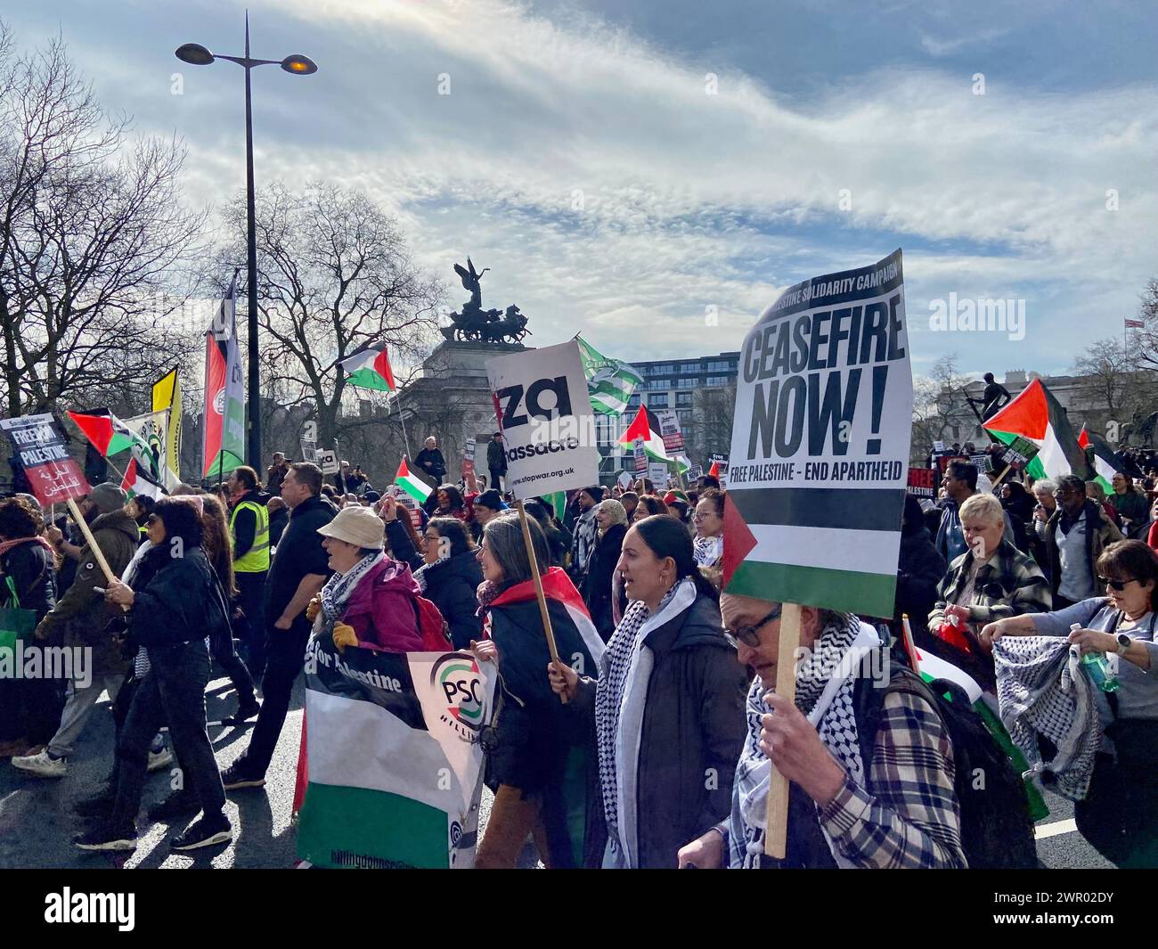 Muslim women hyde park hi-res stock photography and images - Alamy