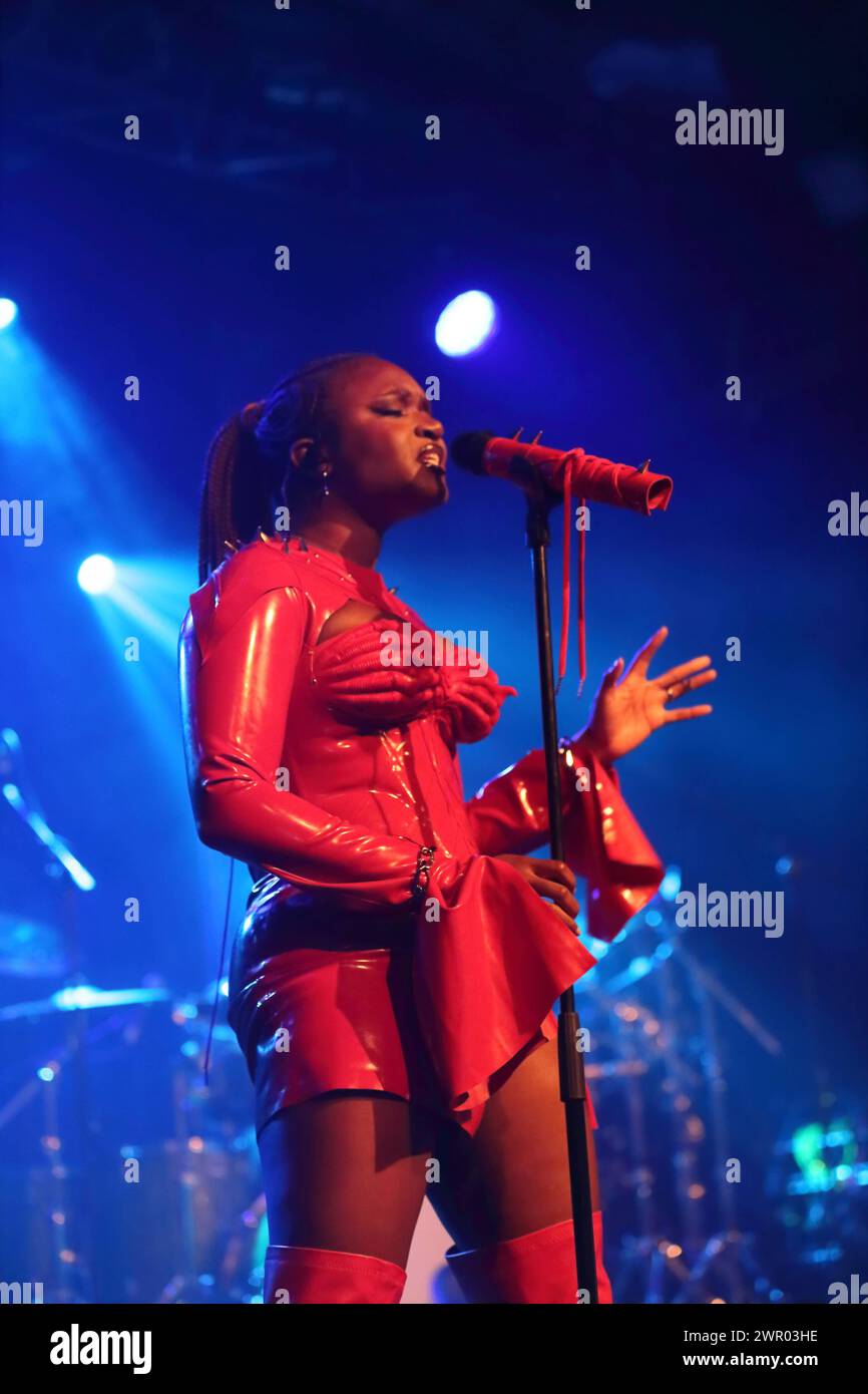 Ama Serwah Genfi alias Amaarae bei einem Konzert im Astra Kulturhaus in ...