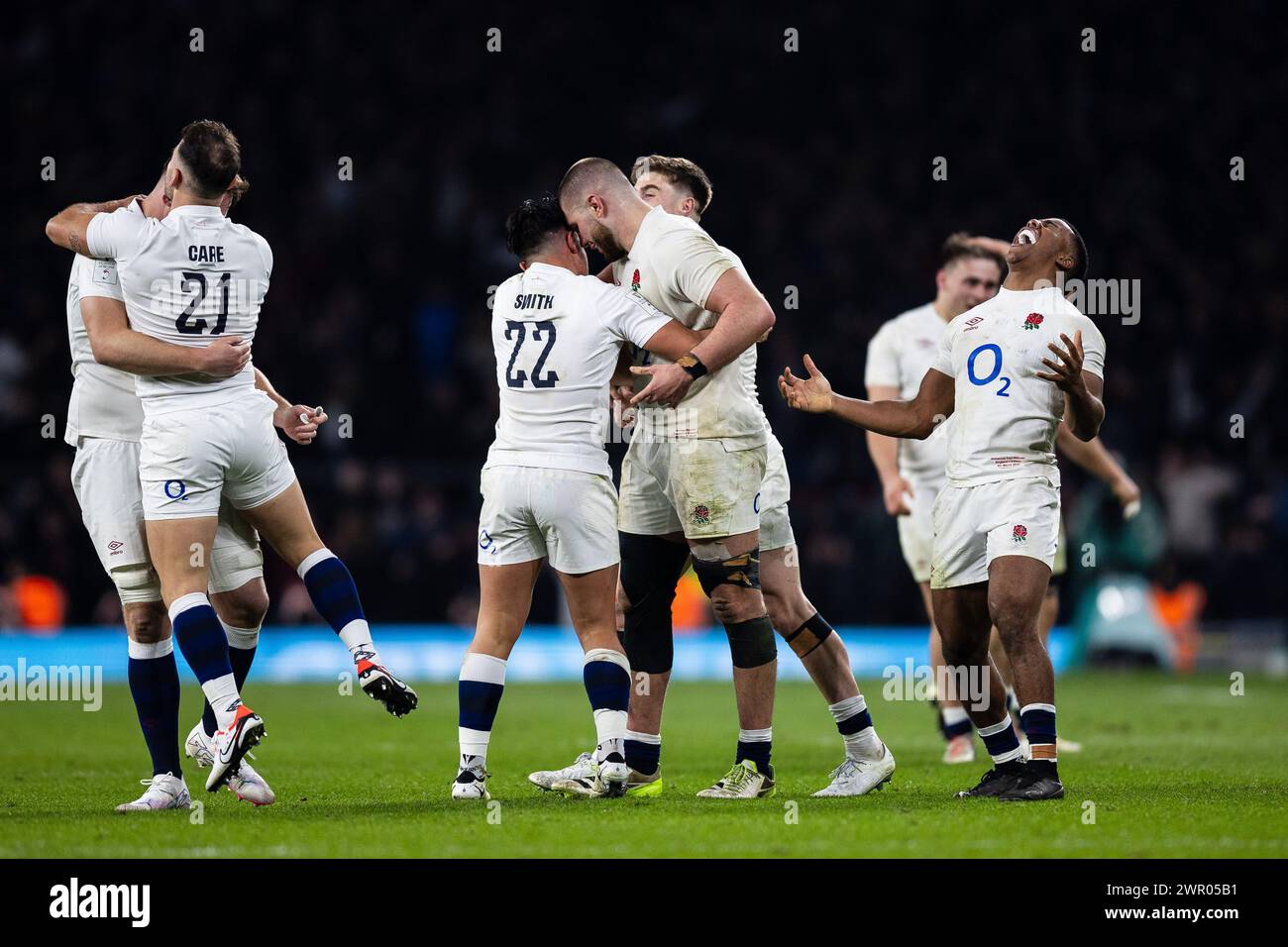 England celebrate the win during the 2024 Six Nations Championship ...