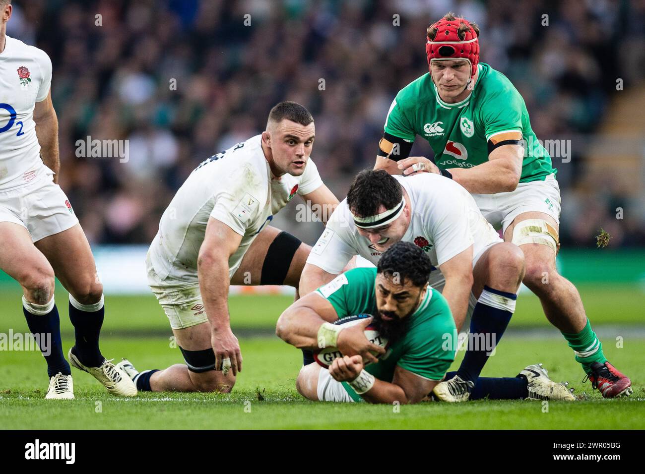 Bundee Aki of Ireland under pressure from Jamie George of England ...