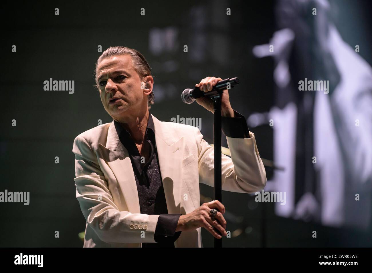 Depeche Mode Dave Gahan - Memento Mori World Tour 2024 - live in der ...
