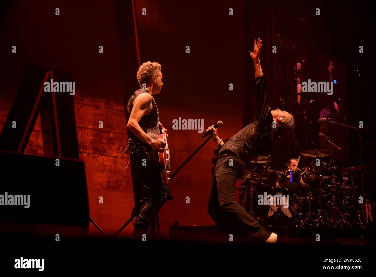 Depeche Mode - Memento Mori World Tour 2024 - live in der Olympiahalle ...