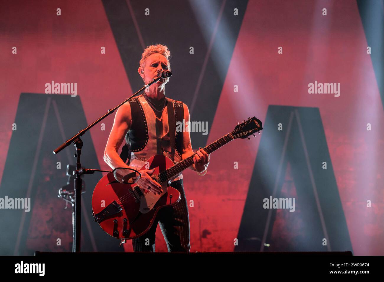 Depeche Mode Martin Gore - Memento Mori World Tour 2024 - live in der ...