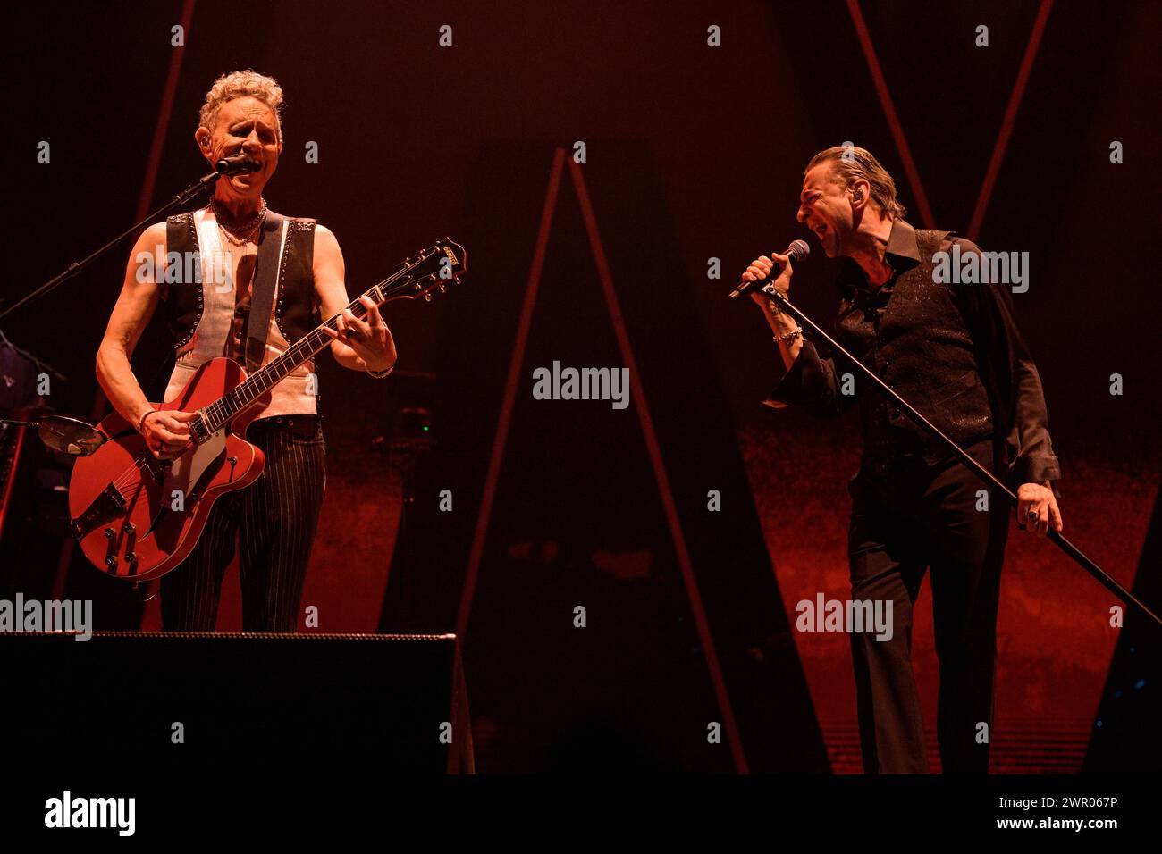 Depeche Mode - Memento Mori World Tour 2024 - live in der Olympiahalle ...