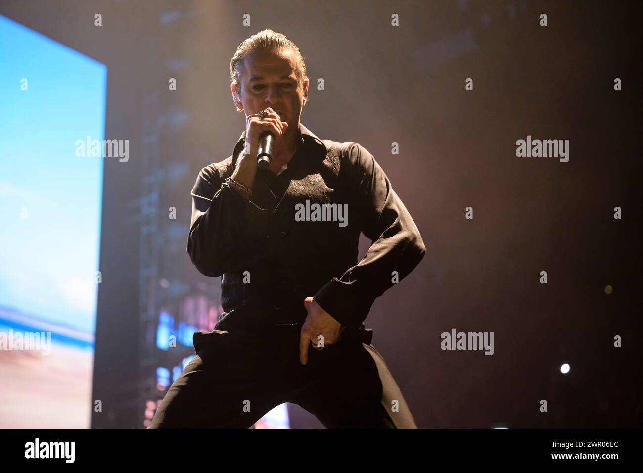 Depeche Mode - Memento Mori World Tour 2024 - live in der Olympiahalle ...