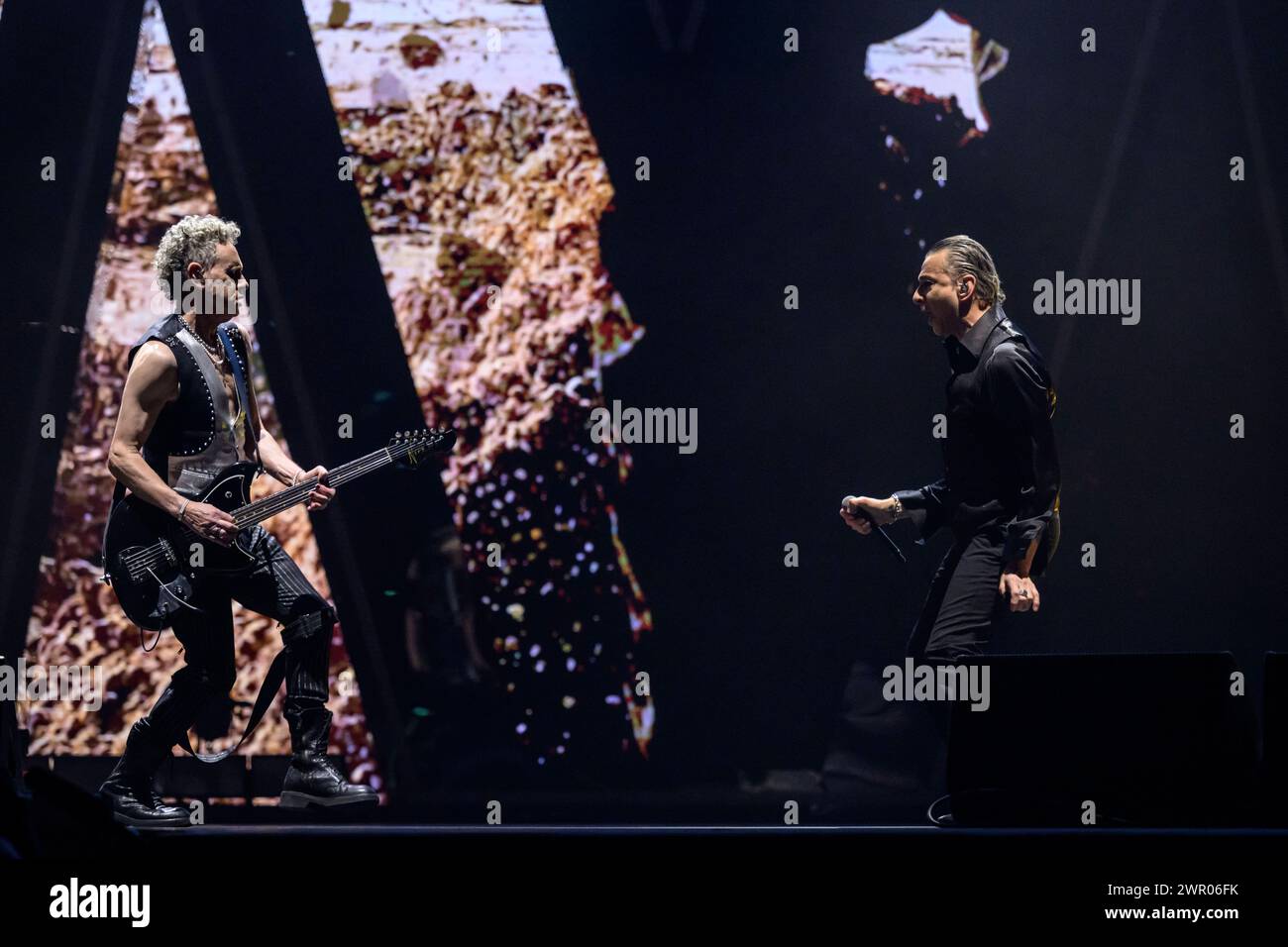 Depeche Mode - Memento Mori World Tour 2024 - live in der Olympiahalle ...