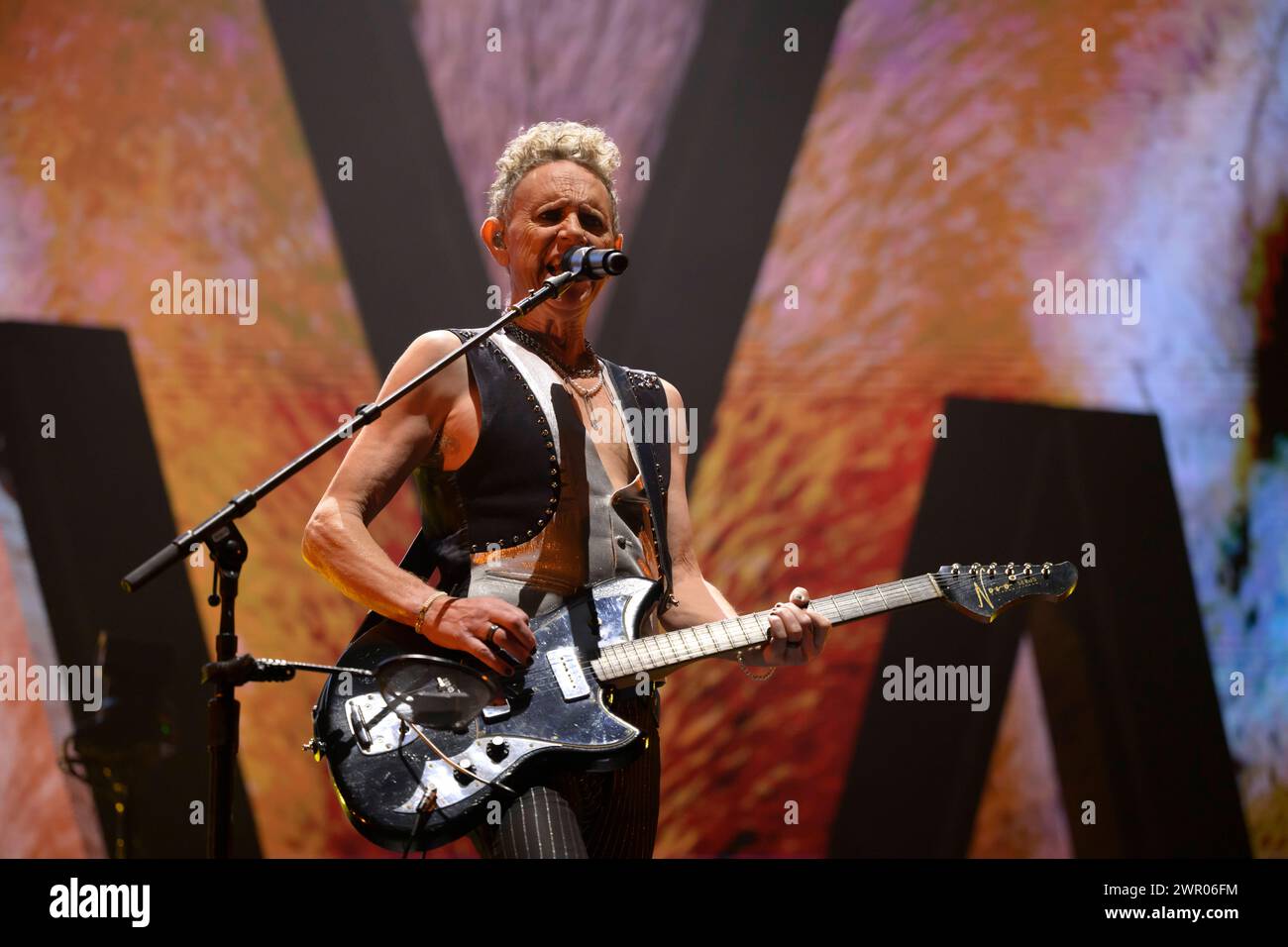 Depeche Mode Martin Gore - Memento Mori World Tour 2024 - live in der ...