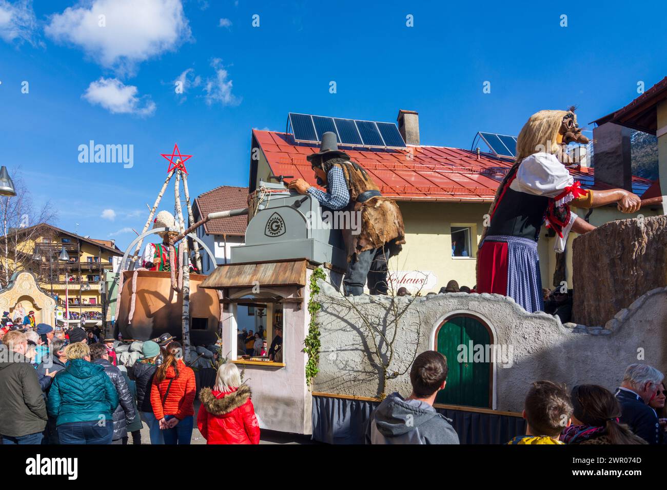 Imst: Imster Schemenlaufen (carnival), Fasnachtswagen (Carnival float ...