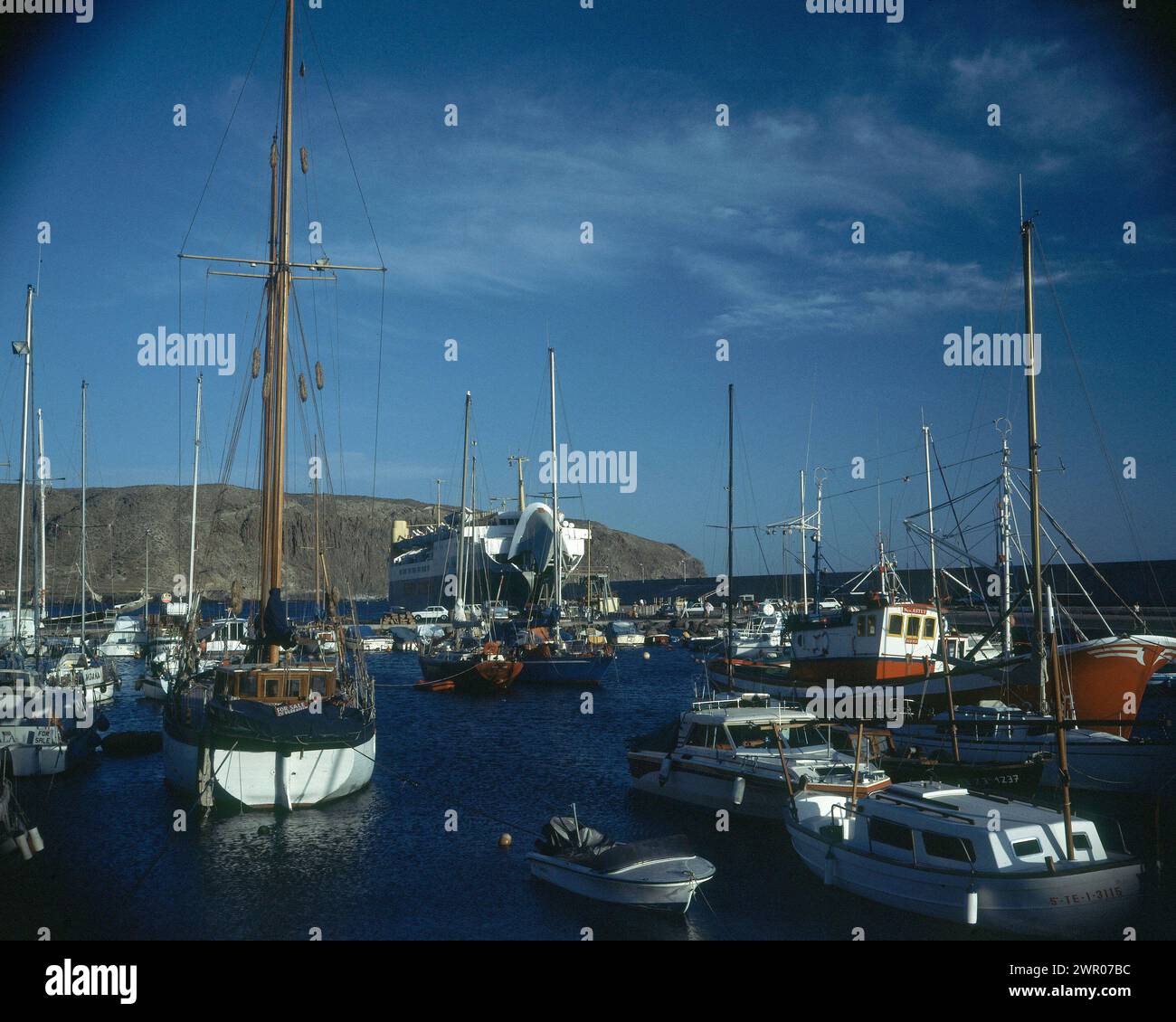 VISTA DEL PUERTO - FOTO AÑOS 80. Location: CRISTIANOS, LOS. Arona ...